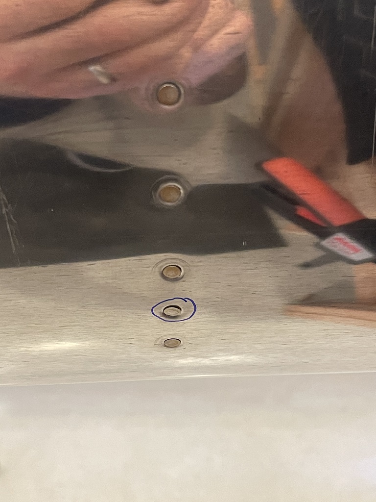 Funky rivet on an unfinished fuel tank | Van's Air Force